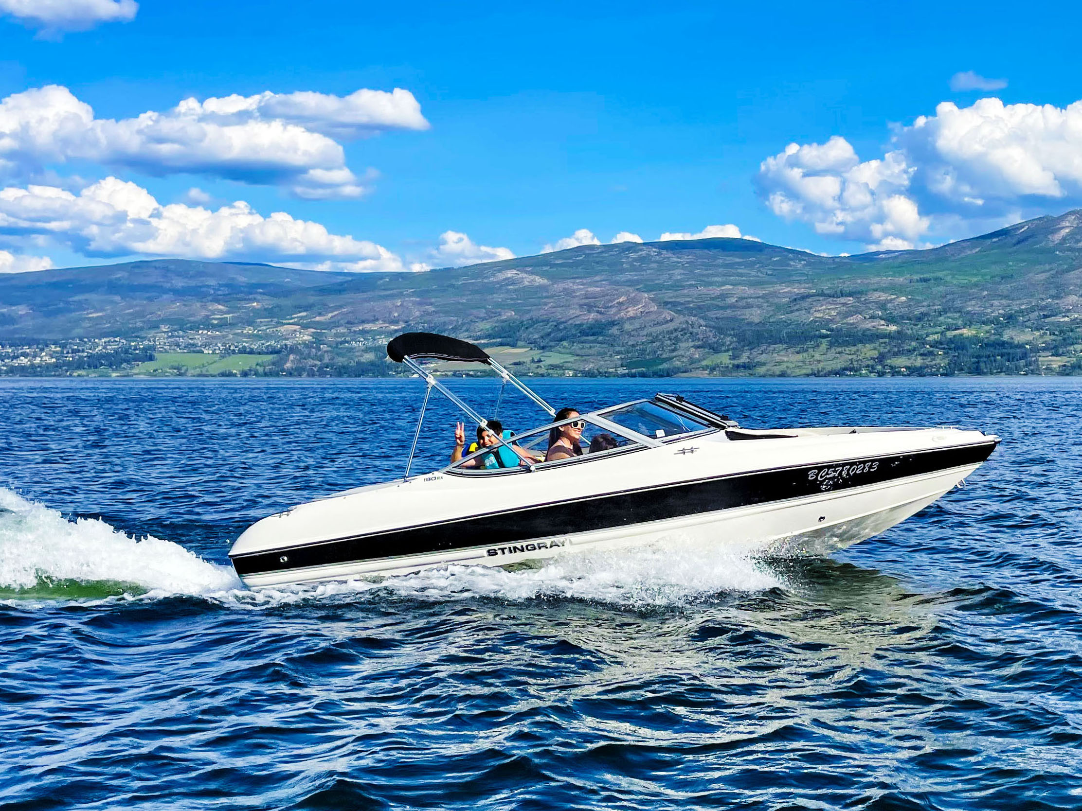 18′ Power Boat – Okanagan Water Sports boat rental